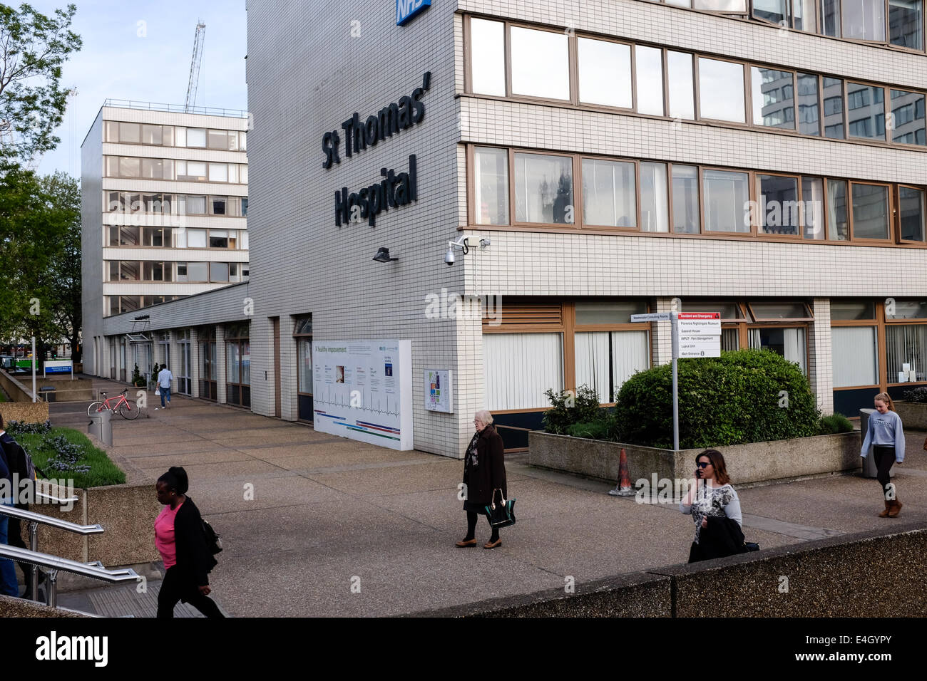 People leaving the St St. Saint Thomas Thomas's Thomas' NHS Foundation ...
