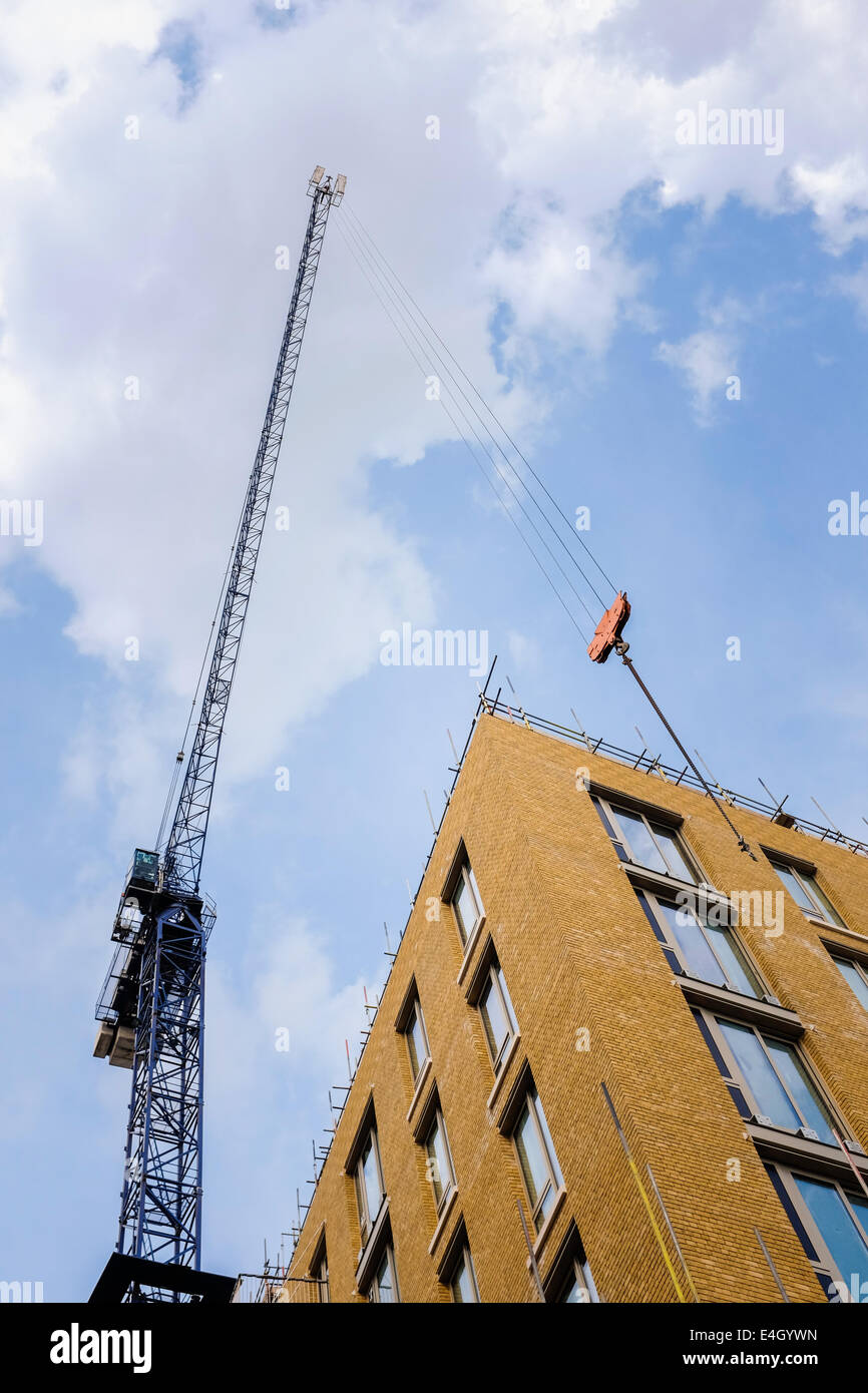 Derrick crane hi-res stock photography and images - Alamy