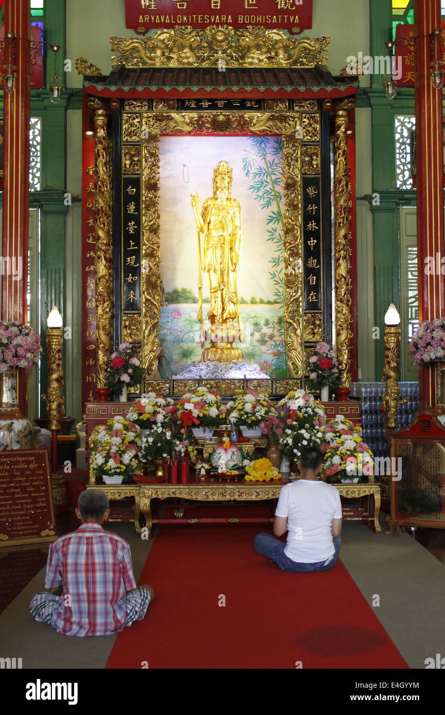 Bangkok thailand pray praying hi-res stock photography and images - Alamy