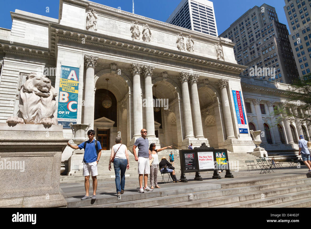 New York City Public Library Building on Fifth Avenue Stock Photo - Alamy