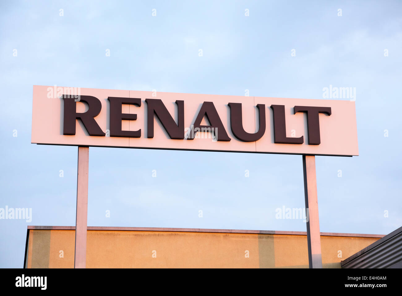Renault sign at a french car manufacturer dealership Stock Photo - Alamy