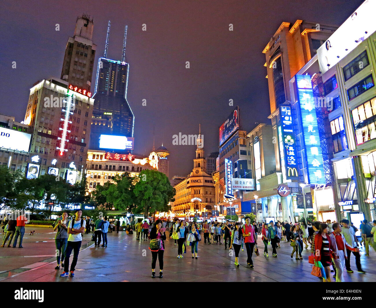 Shanghai city night huangpu cityscape hi-res stock photography and ...