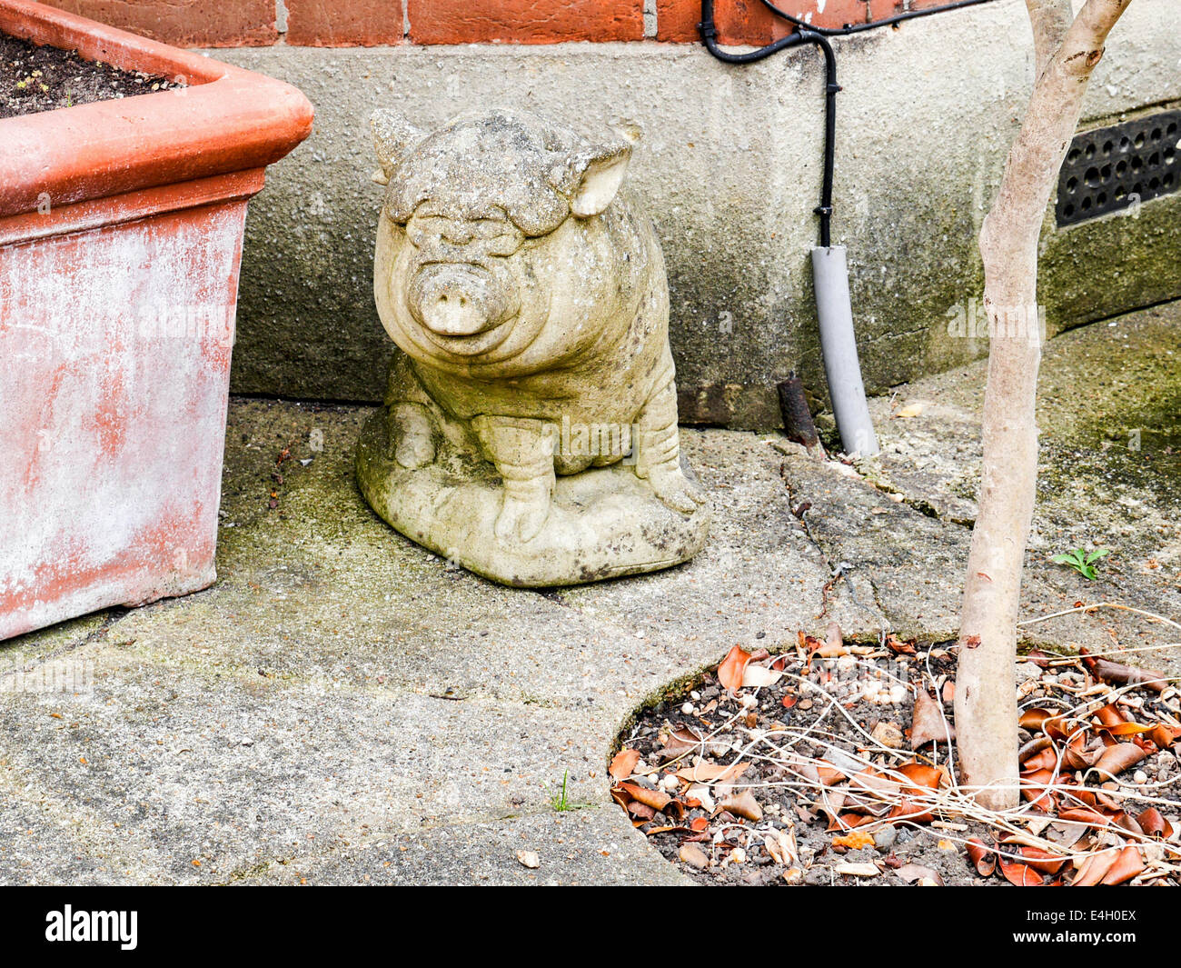 Stone pig, stone slabs and terracotta pot in a Twickenham house front ...