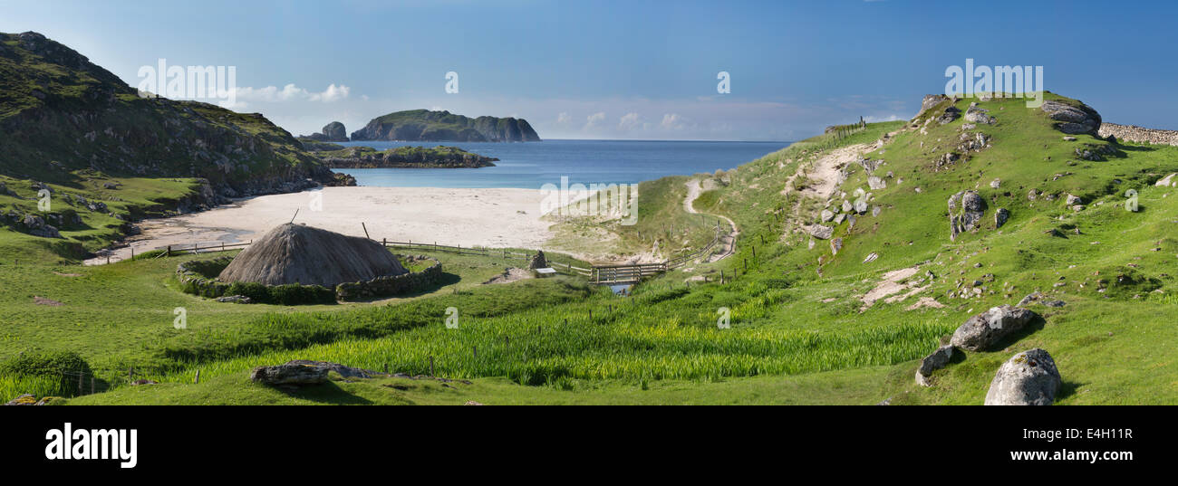 Ancient blackhouse or celtic croft preserved and restorend on a beach ...