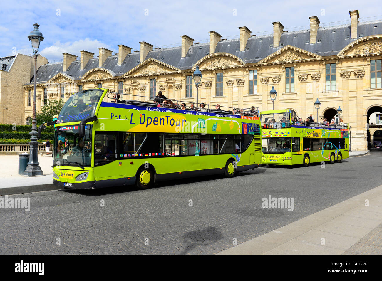 Paris champ de mars bus hi-res stock photography and images - Alamy
