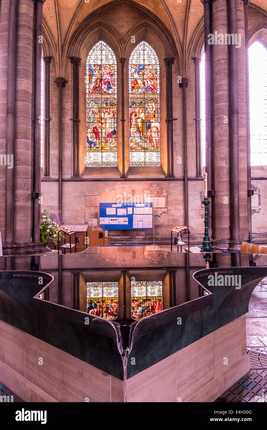 Salisbury cathedral font hi-res stock photography and images - Alamy