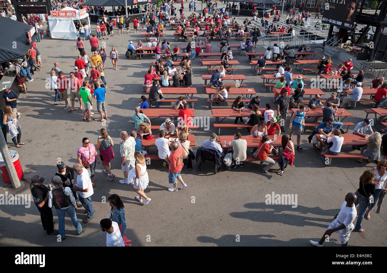 People at Summerfest in Milwaukee, Wisconsin, USA Stock Photo - Alamy