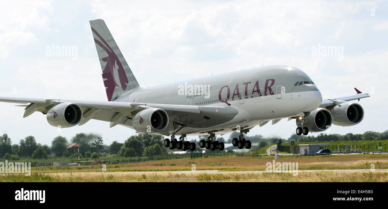 Airbus a380 flight test aircraft High Resolution Stock Photography and ...
