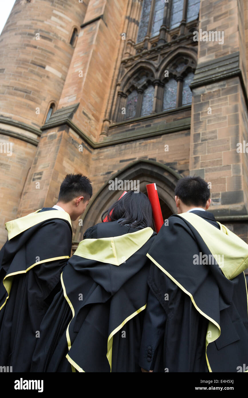 Glasgow university students graduation hi-res stock photography and ...