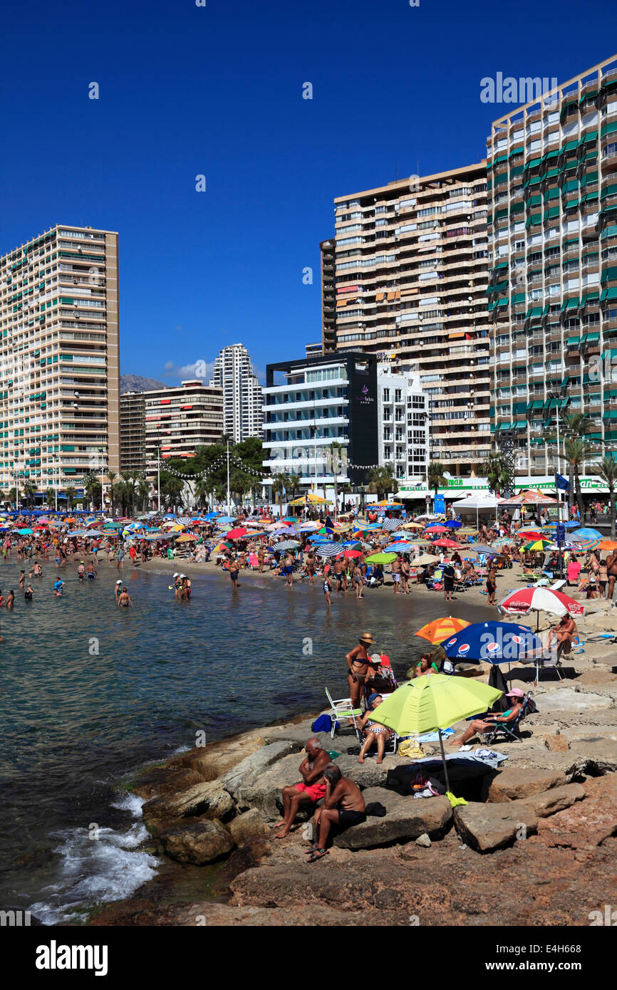 View along Playa De Levante beach, Benidorm resort, Costa Blanca ...