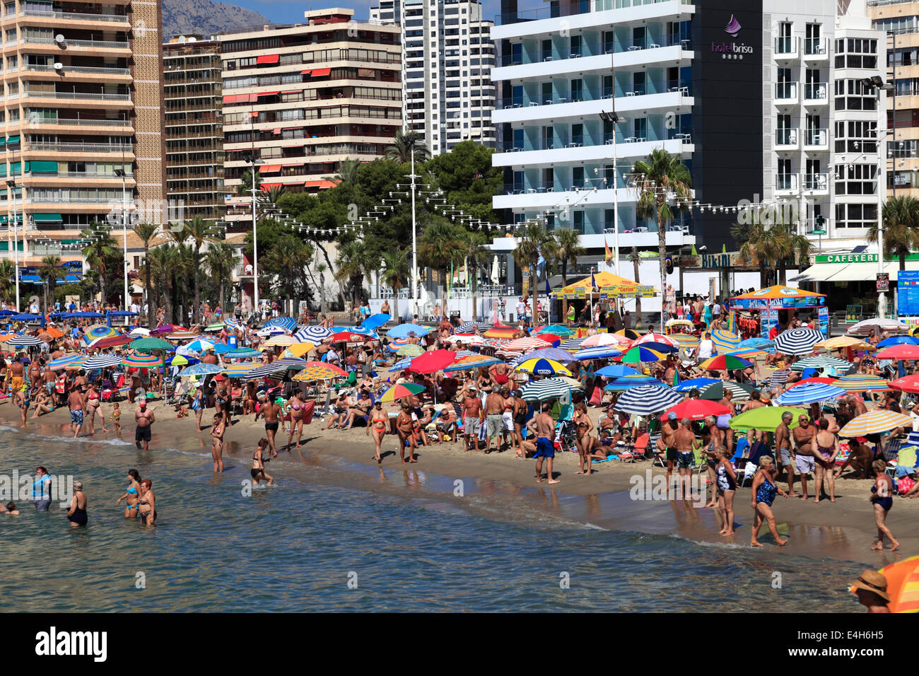 View along Playa De Levante beach, Benidorm resort, Costa Blanca ...