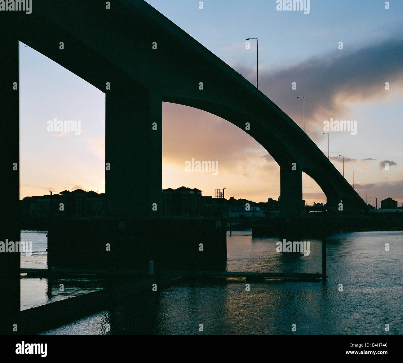 AJAXNEPHOTO. WOOLSTON, ENGLAND - REINFORCD CONCRETE SPANS OF THE ITCHEN ...
