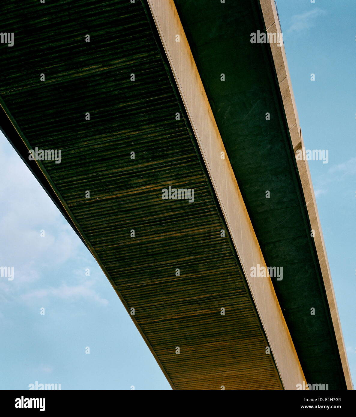 AJAXNEPHOTO. WOOLSTON, SOUTHAMPON, ENGLAND. -REINFORCED CONCRETE SPAN ...