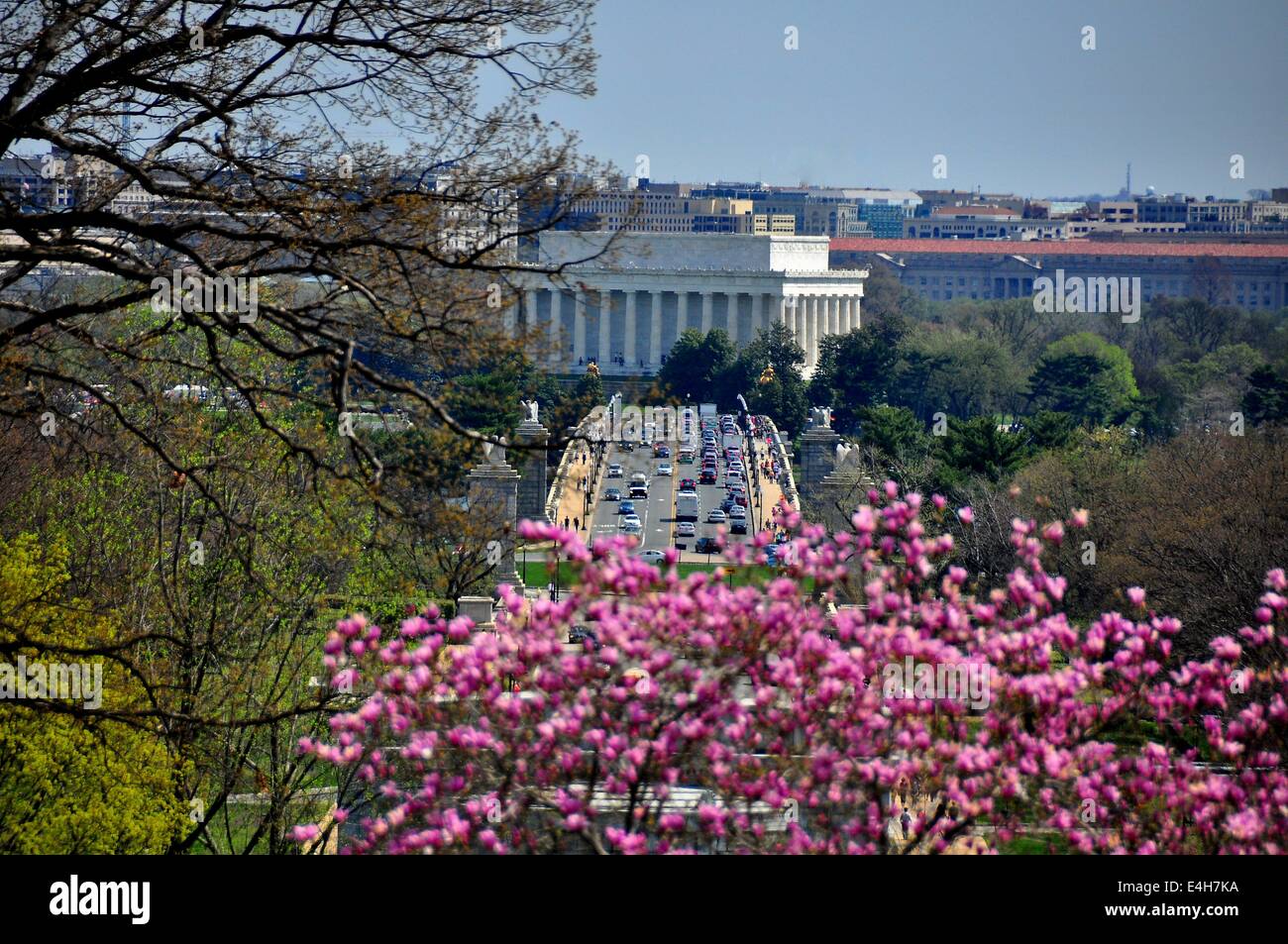 Arlington, Virginia: View to the Lincoln Memorial and Arlington ...