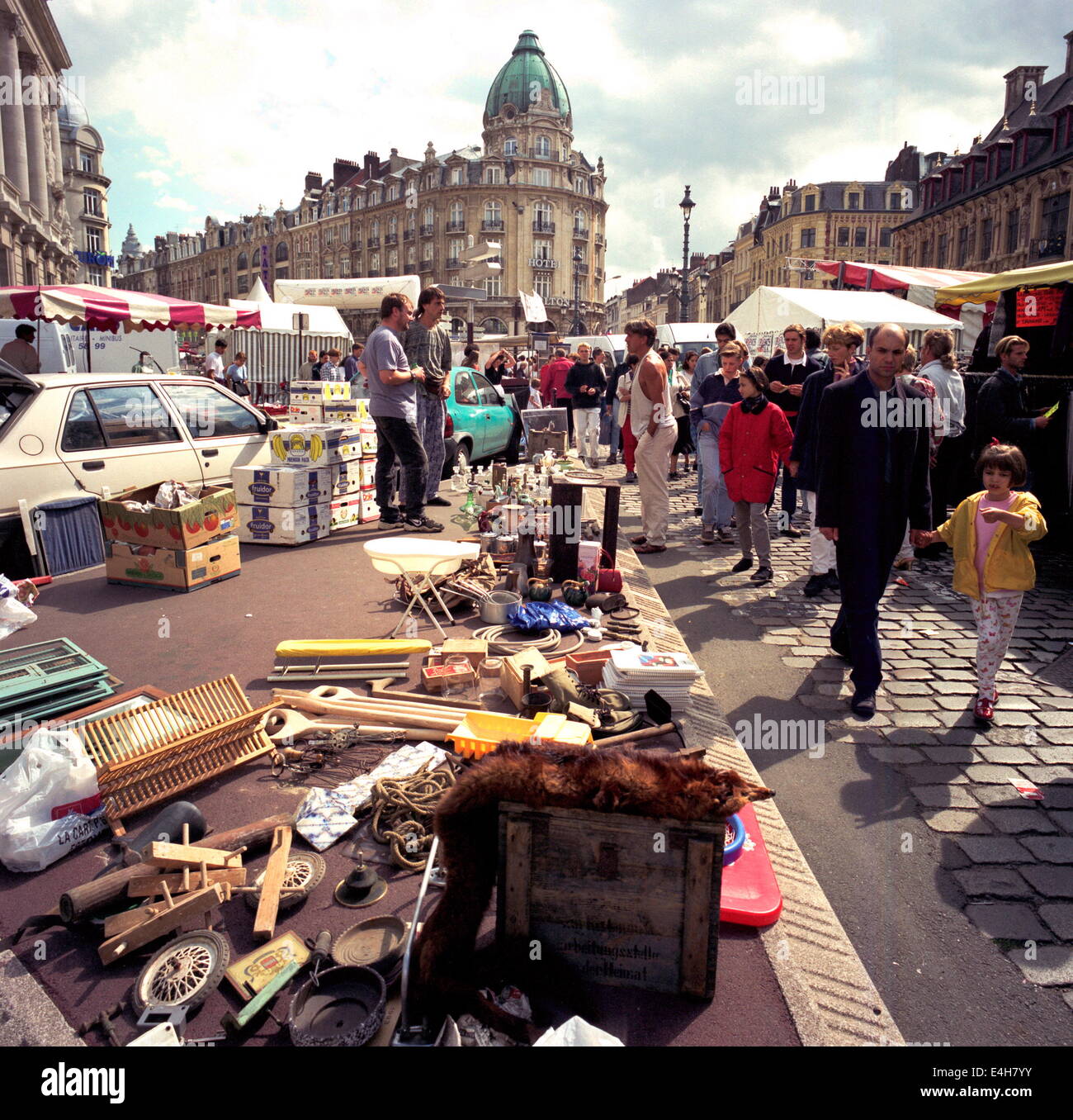Goods and chattels for sale hi-res stock photography and images - Alamy