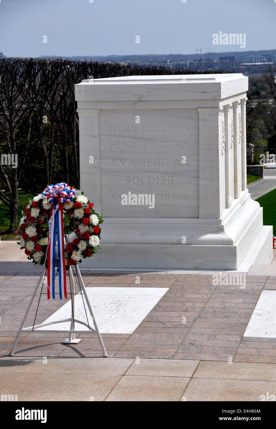 Arlington, Virginia: Tomb of the Unknown Soldier at Arlington National ...