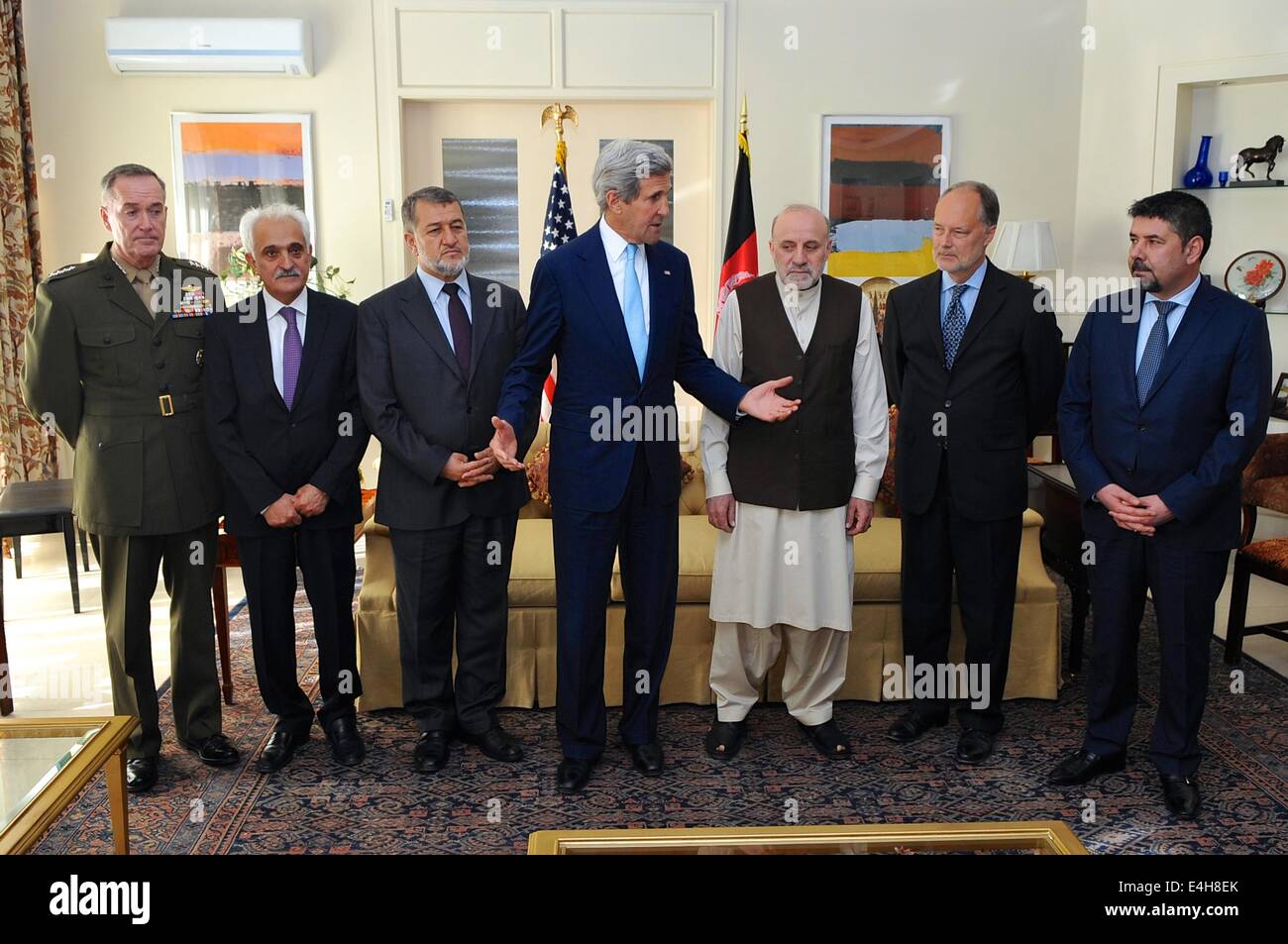 American embassy in kabul hi-res stock photography and images - Alamy