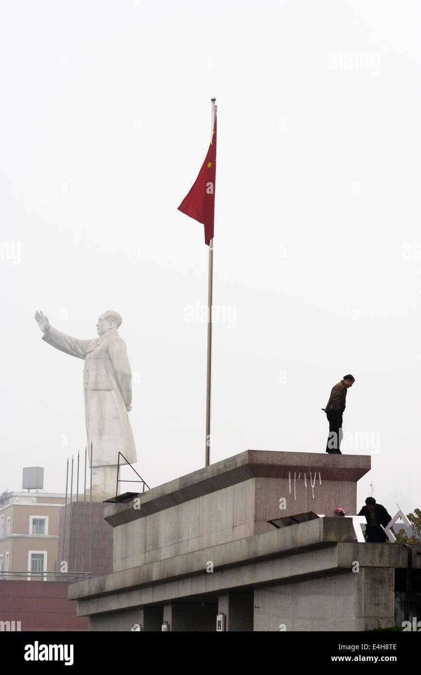 Chengdu mao statue china hi-res stock photography and images - Alamy