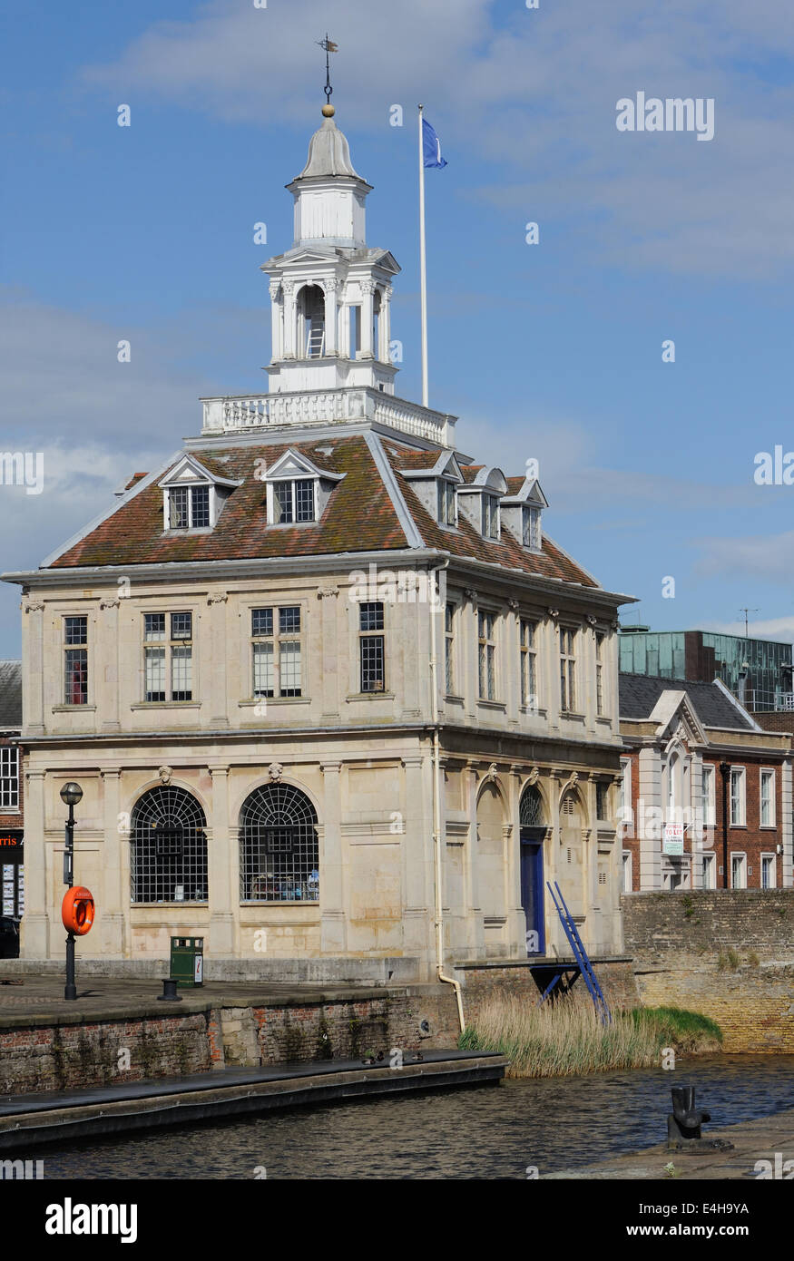 The Custom House on Purfleet Quay. King's Lynn, Norfolk. UK Stock Photo ...