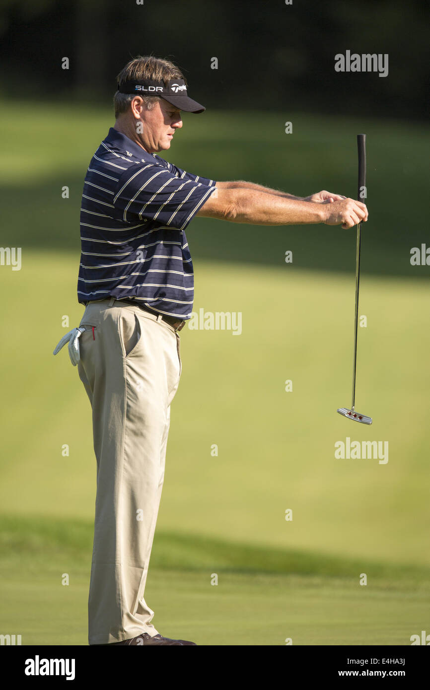 Silvis, Iowa, USA. 11th July, 2014. Todd Hamilton, lines up his putt on ...