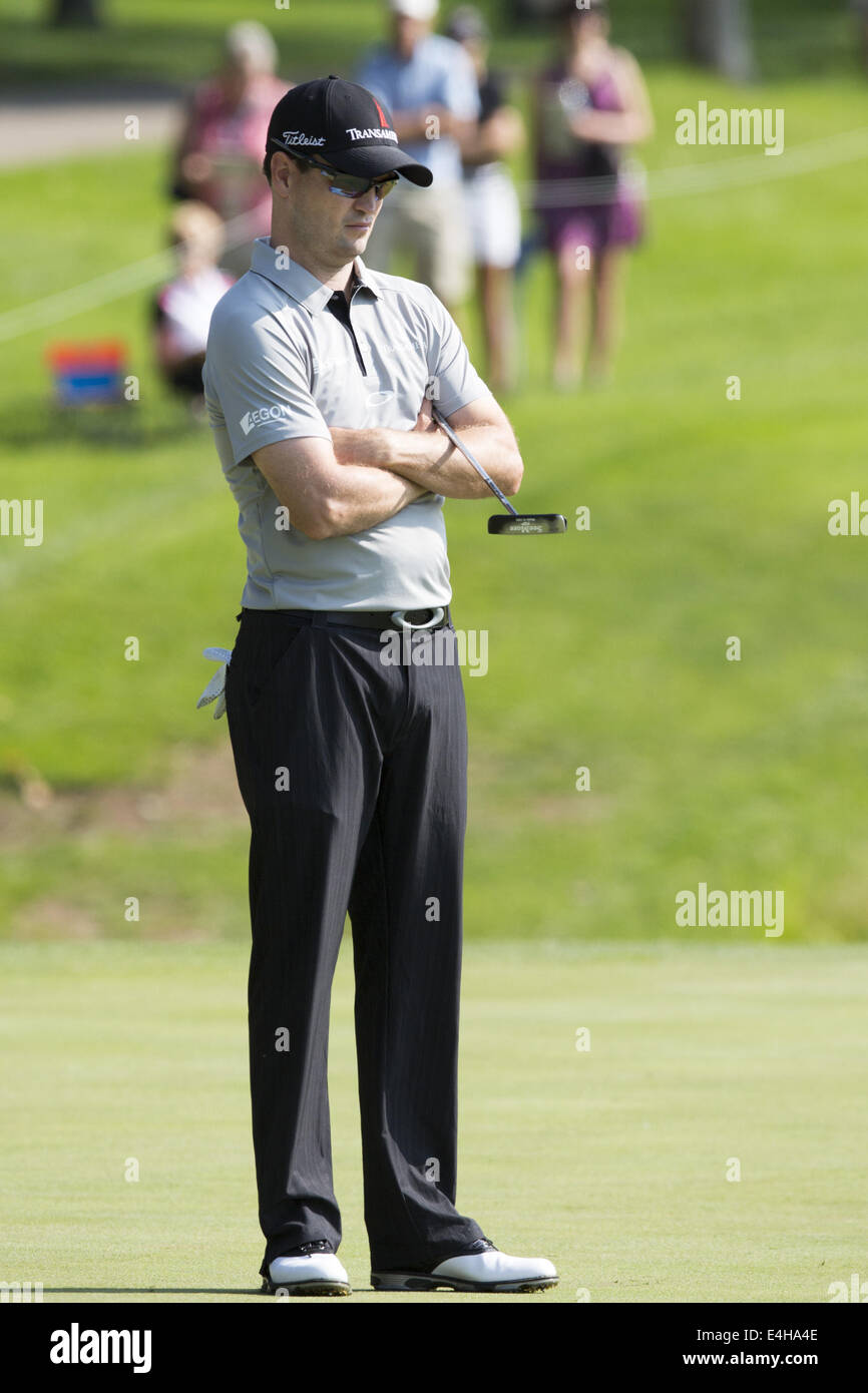 Silvis, Iowa, USA. 11th July, 2014. Zach Johnson, looks at his lie on ...