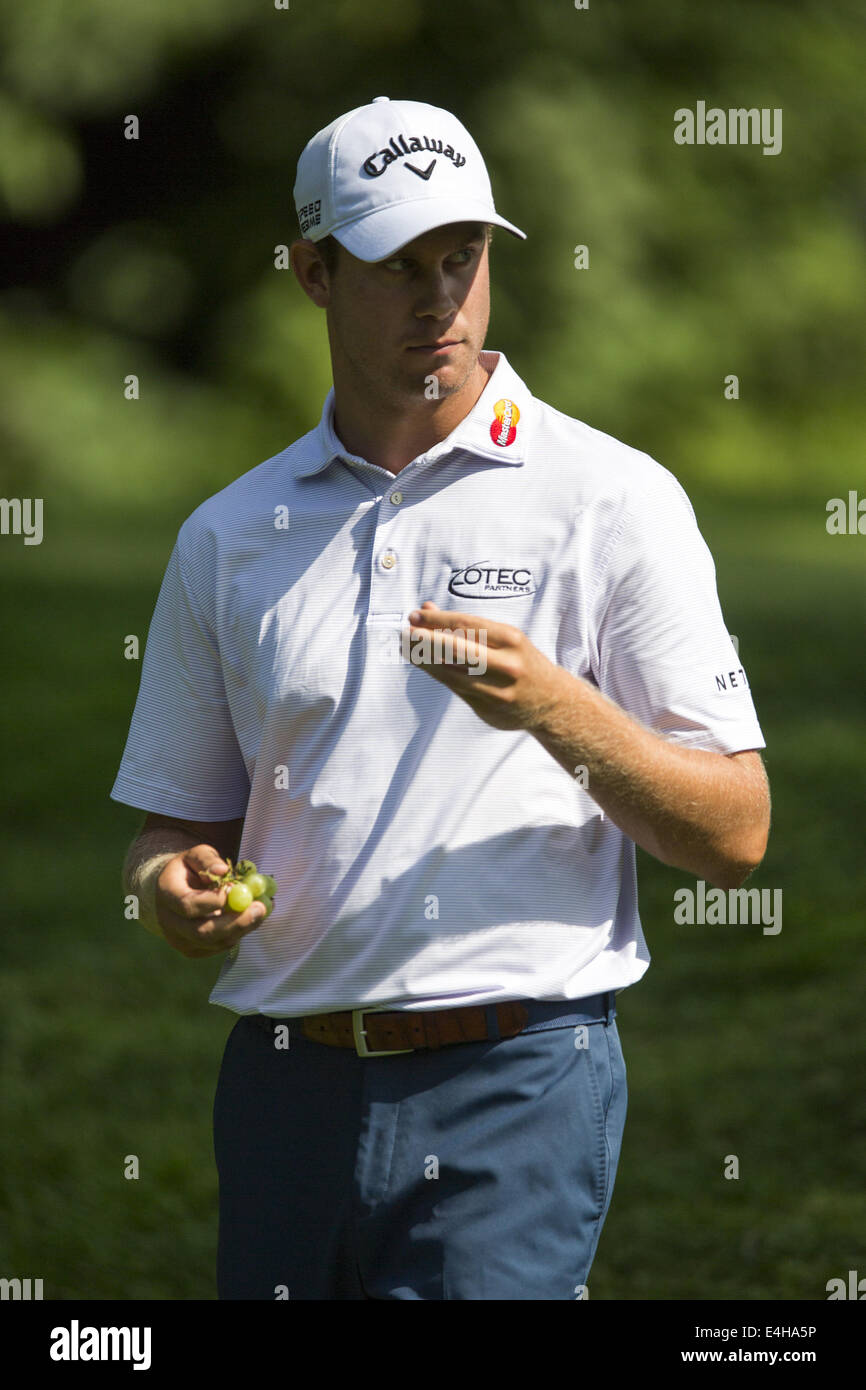 Silvis, Iowa, USA. 11th July, 2014. Harris English, grabs a snack of ...
