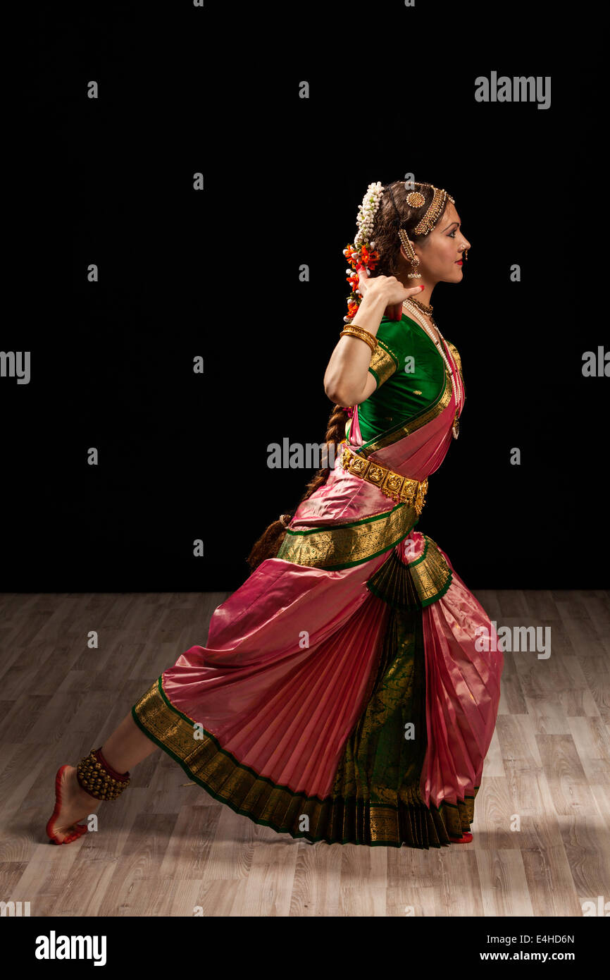 Indian girl dancer hi-res stock photography and images - Alamy