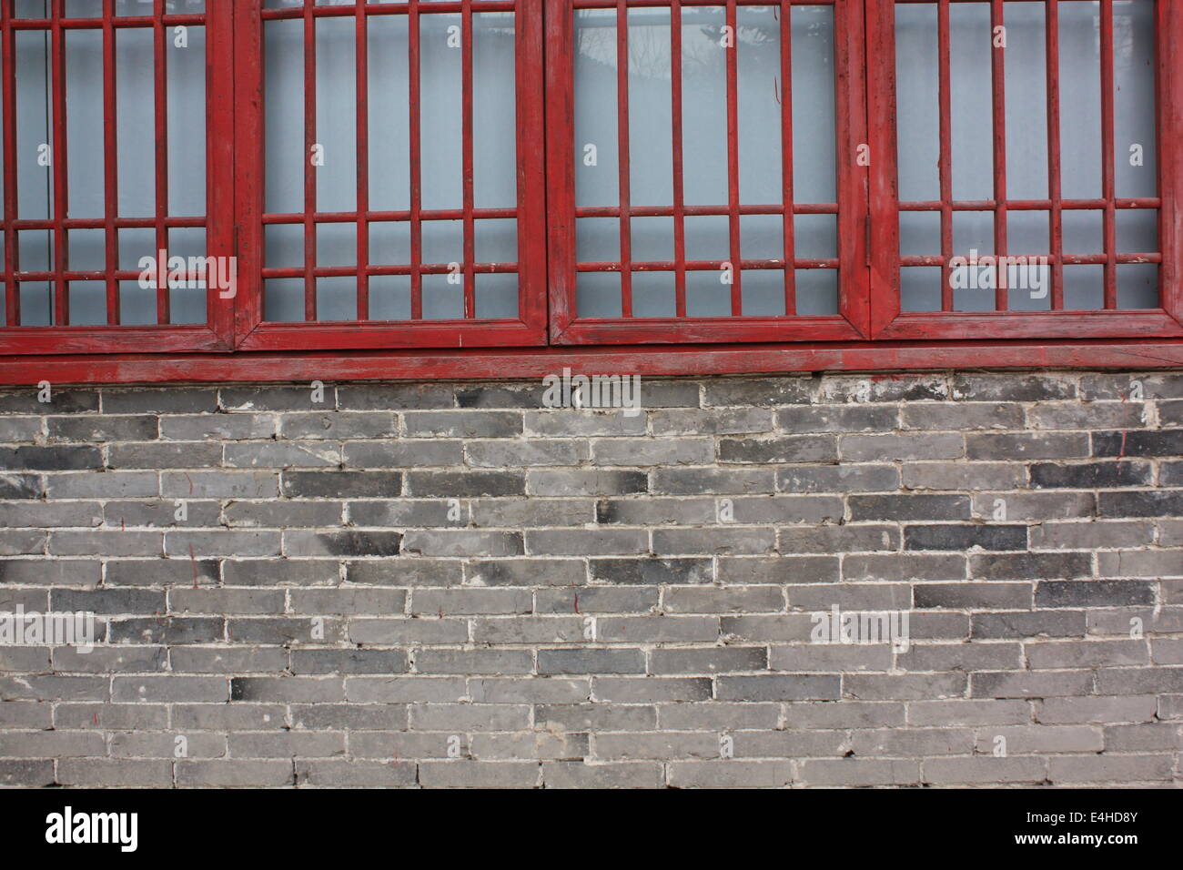 Red window frames hi-res stock photography and images - Alamy