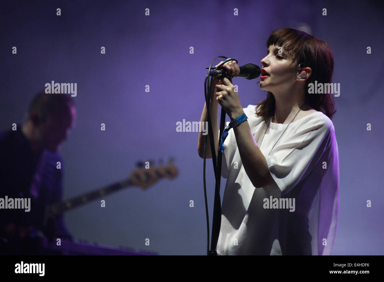 Chvrches band hi-res stock photography and images - Alamy