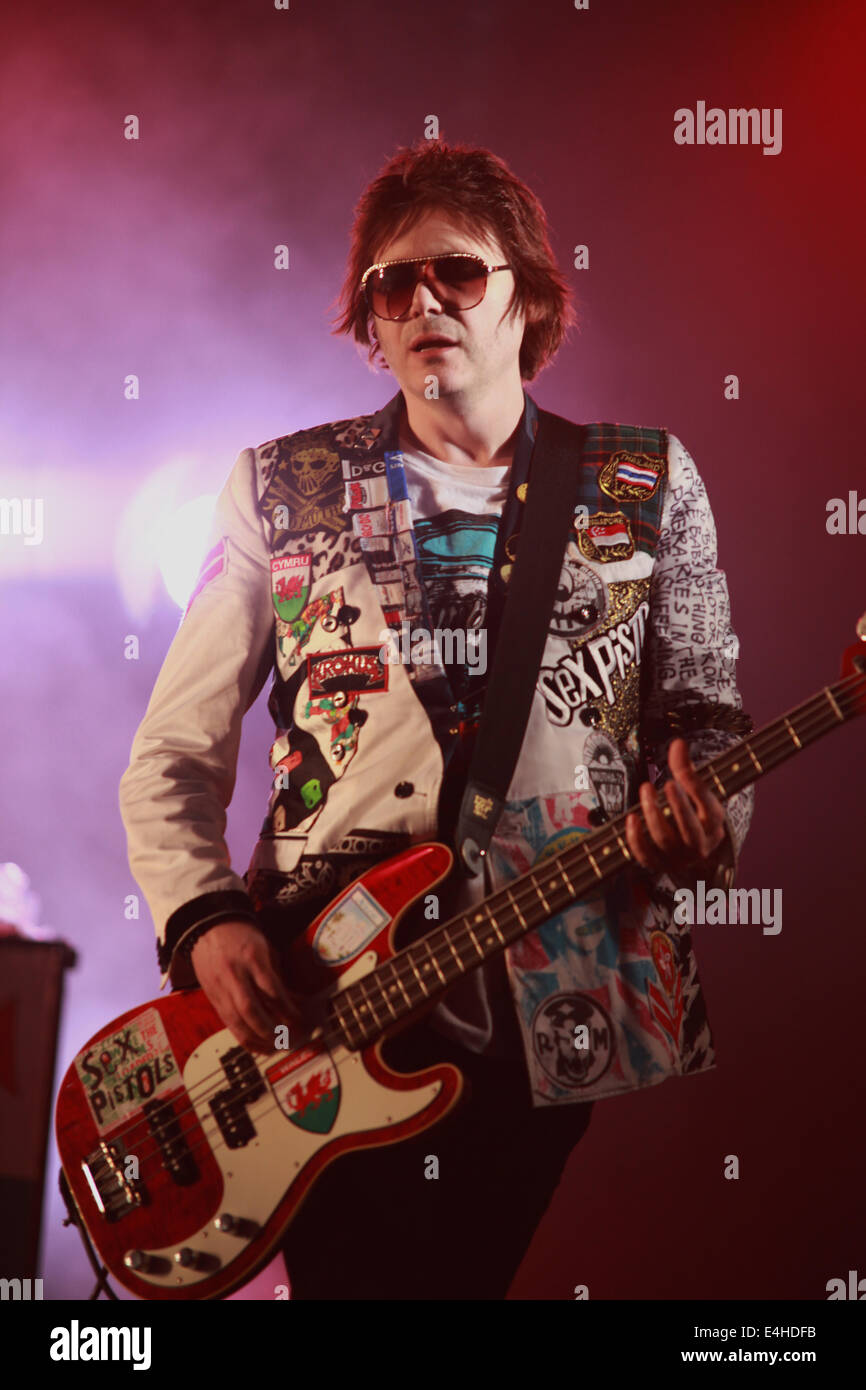 Nicky wire hi-res stock photography and images - Alamy