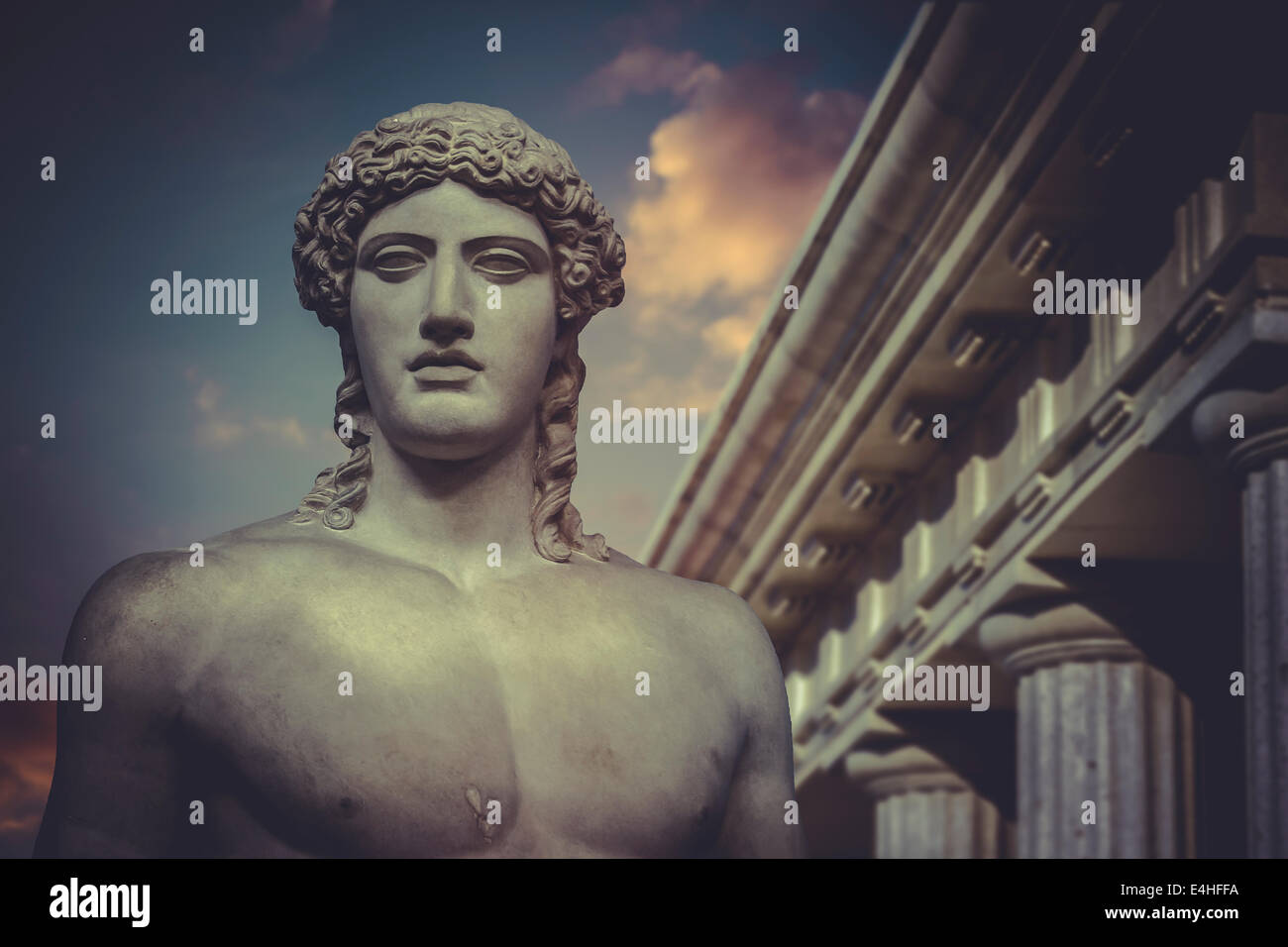 Antique style hercules statue hi-res stock photography and images - Alamy