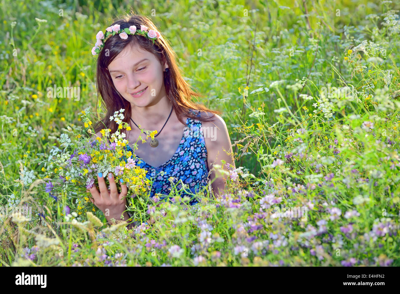 portrait of teenage girl in nature Stock Photo - Alamy