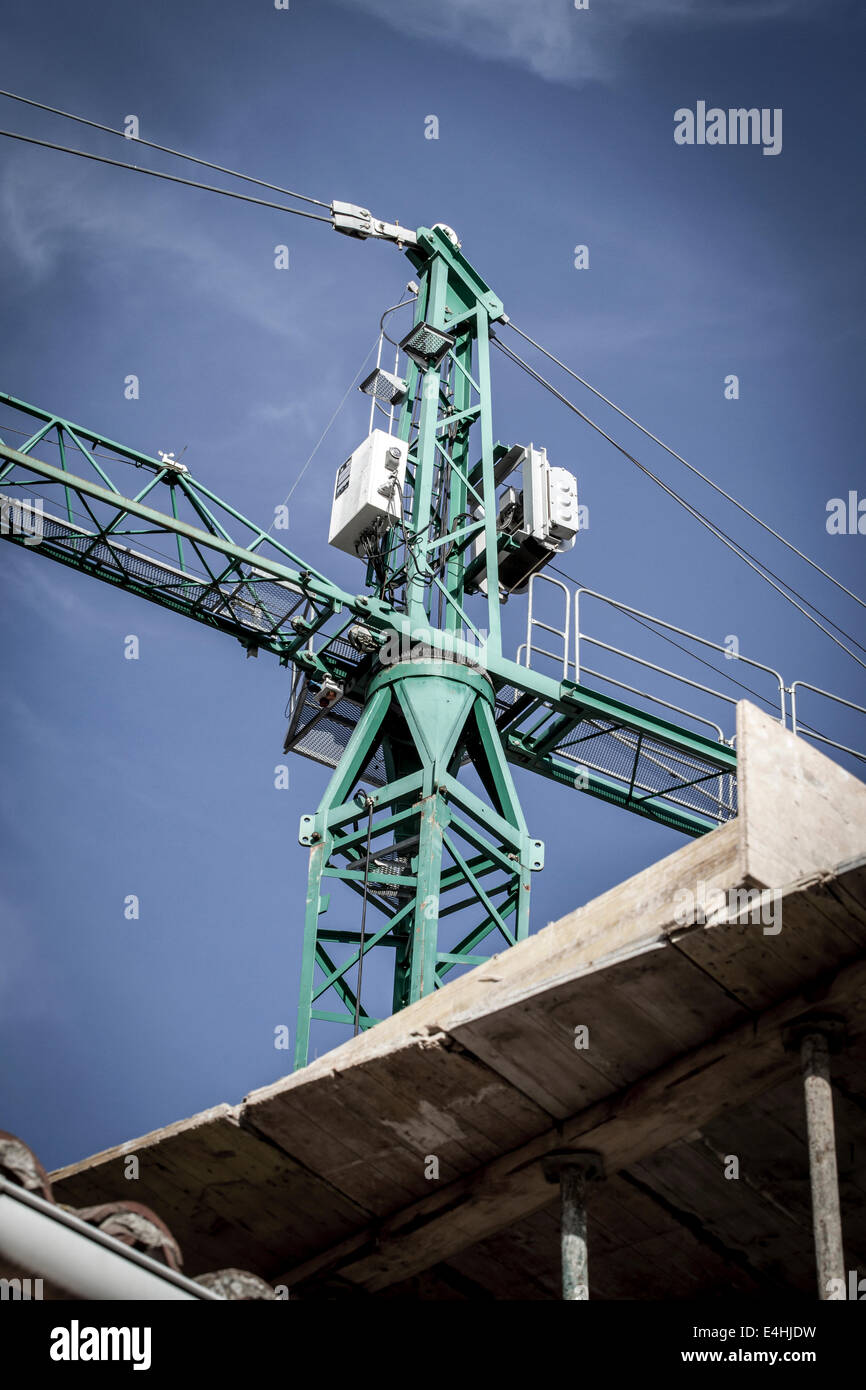 Industrial Crane, under construction building, machine Stock Photo - Alamy