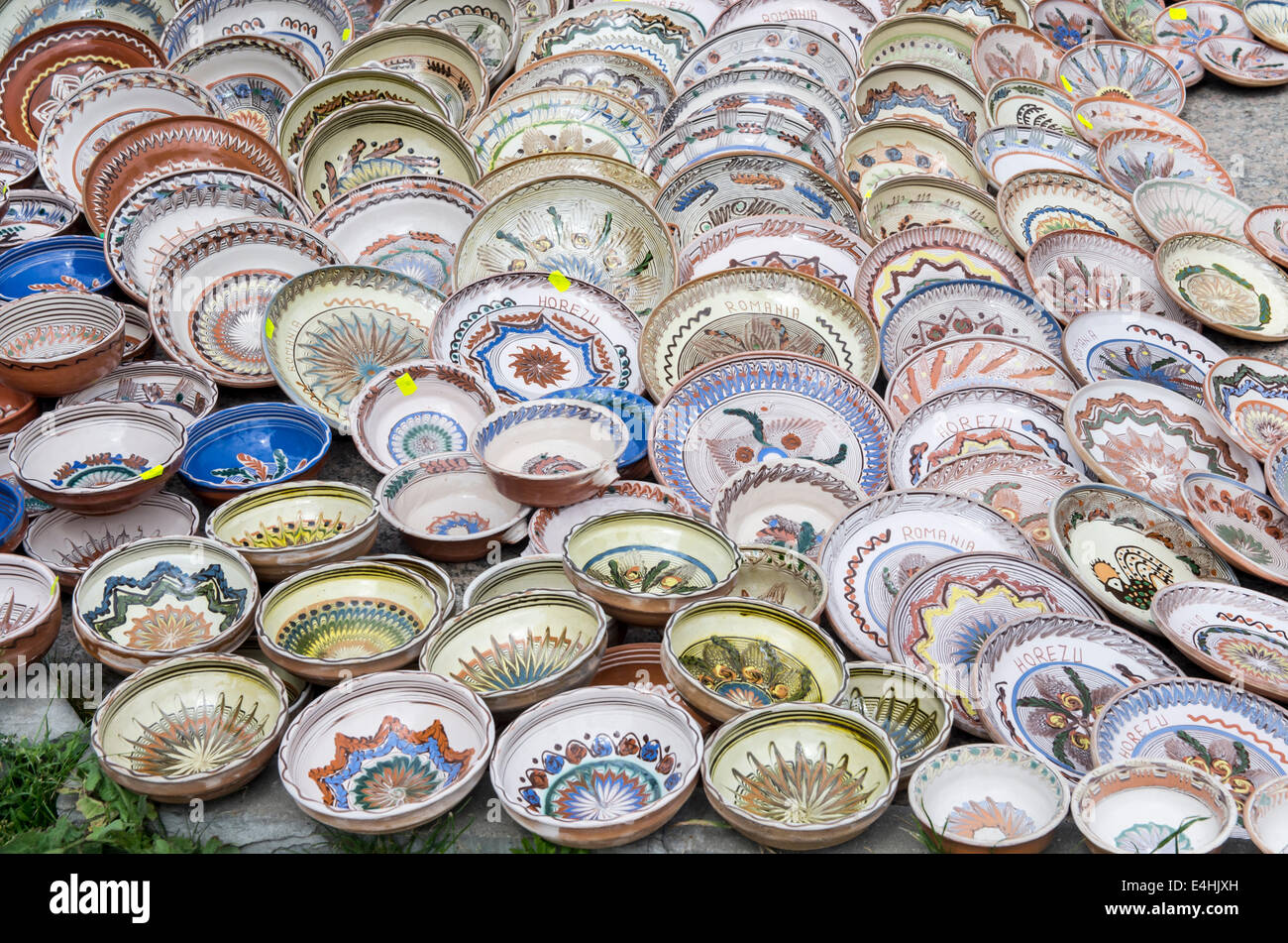 Romanian traditional ceramic plates at the market Stock Photo - Alamy