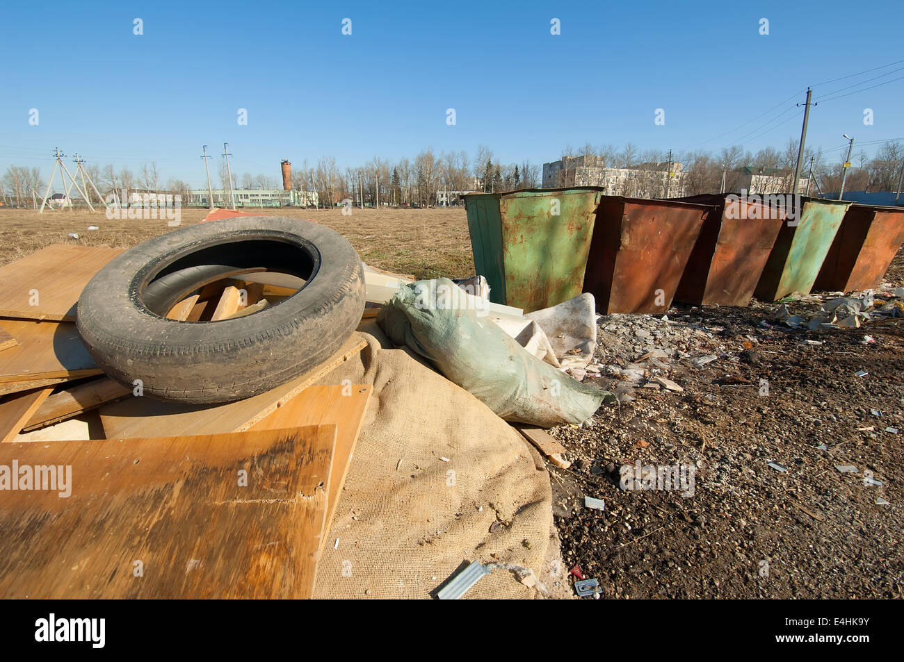 Row of dumpsters hi-res stock photography and images - Alamy