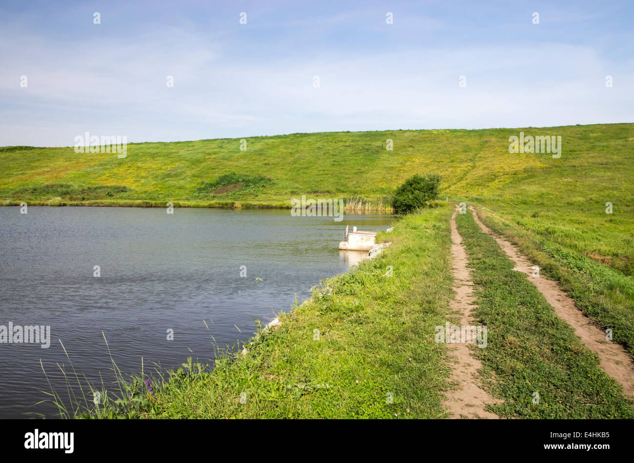 Road over a dam hi-res stock photography and images - Alamy
