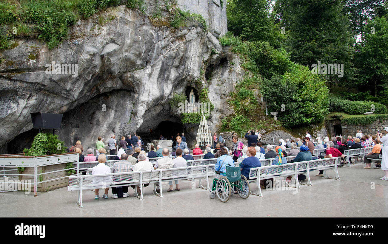 Lourdes grotto night hi-res stock photography and images - Alamy