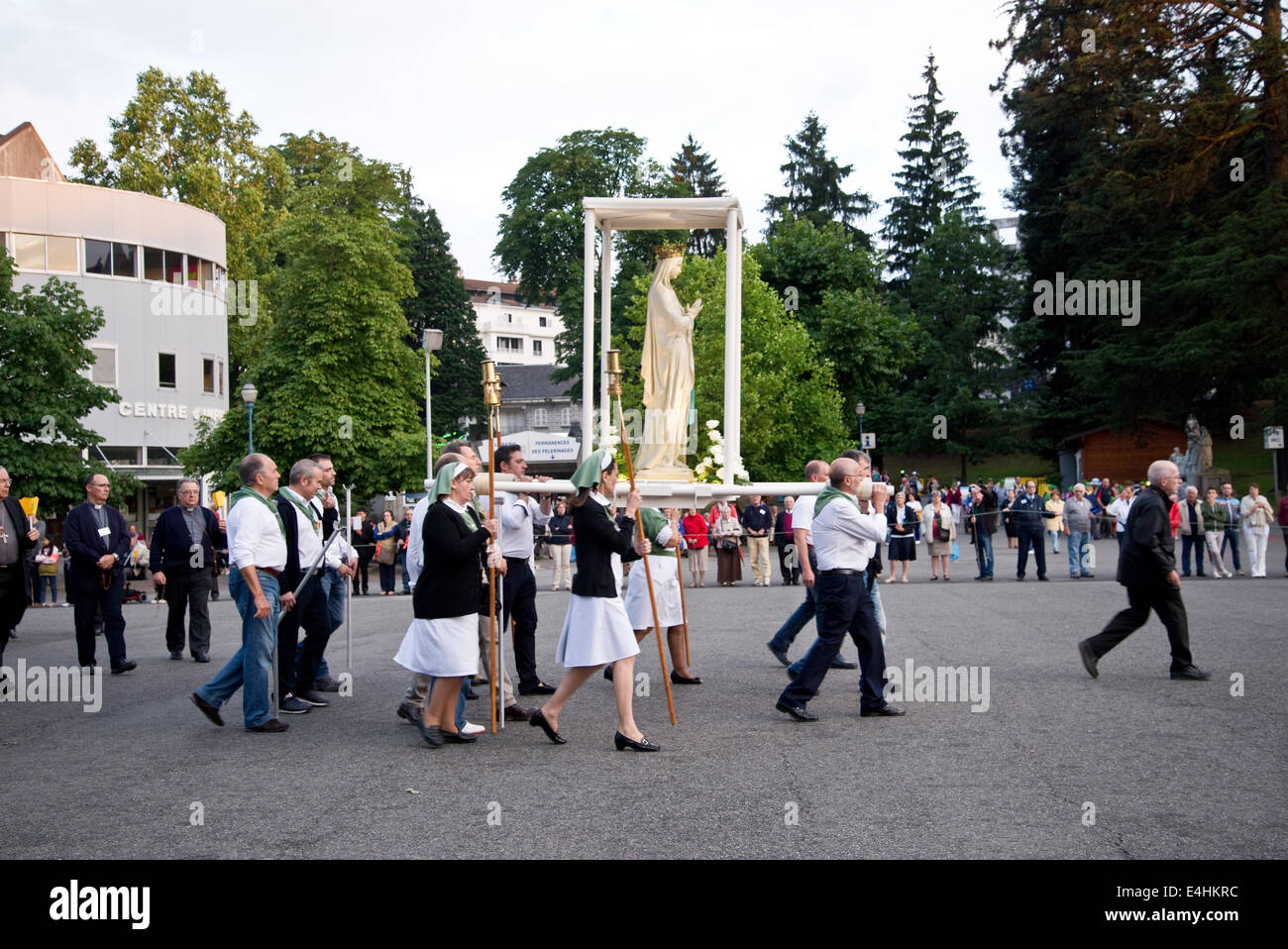 people are praying in Lourdes Stock Photo - Alamy