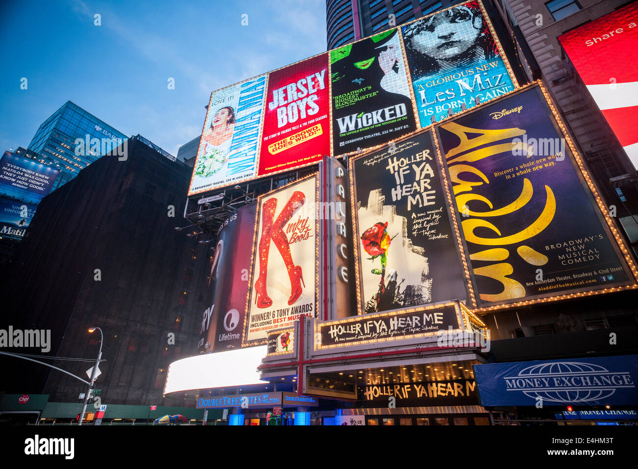 Broadway billboards hi-res stock photography and images - Alamy