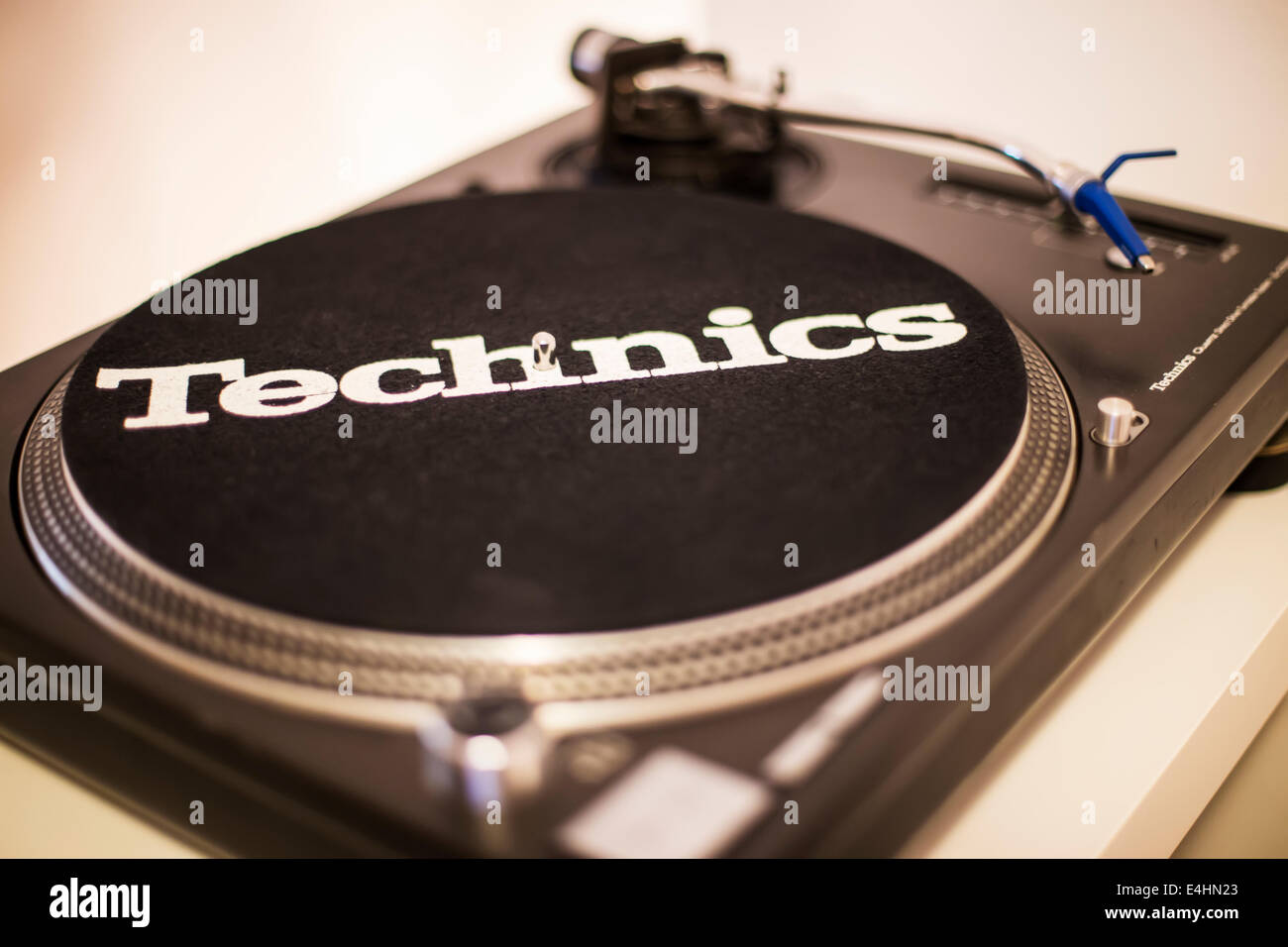 Technics record player hi-res stock photography and images - Alamy