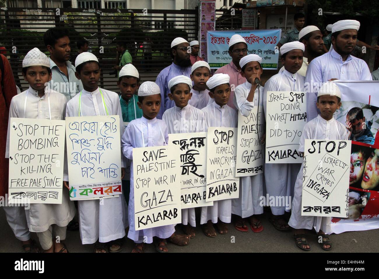 Dhaka, Bangladesh. 12th July, 2014. Members of Kalarab, a youth ...