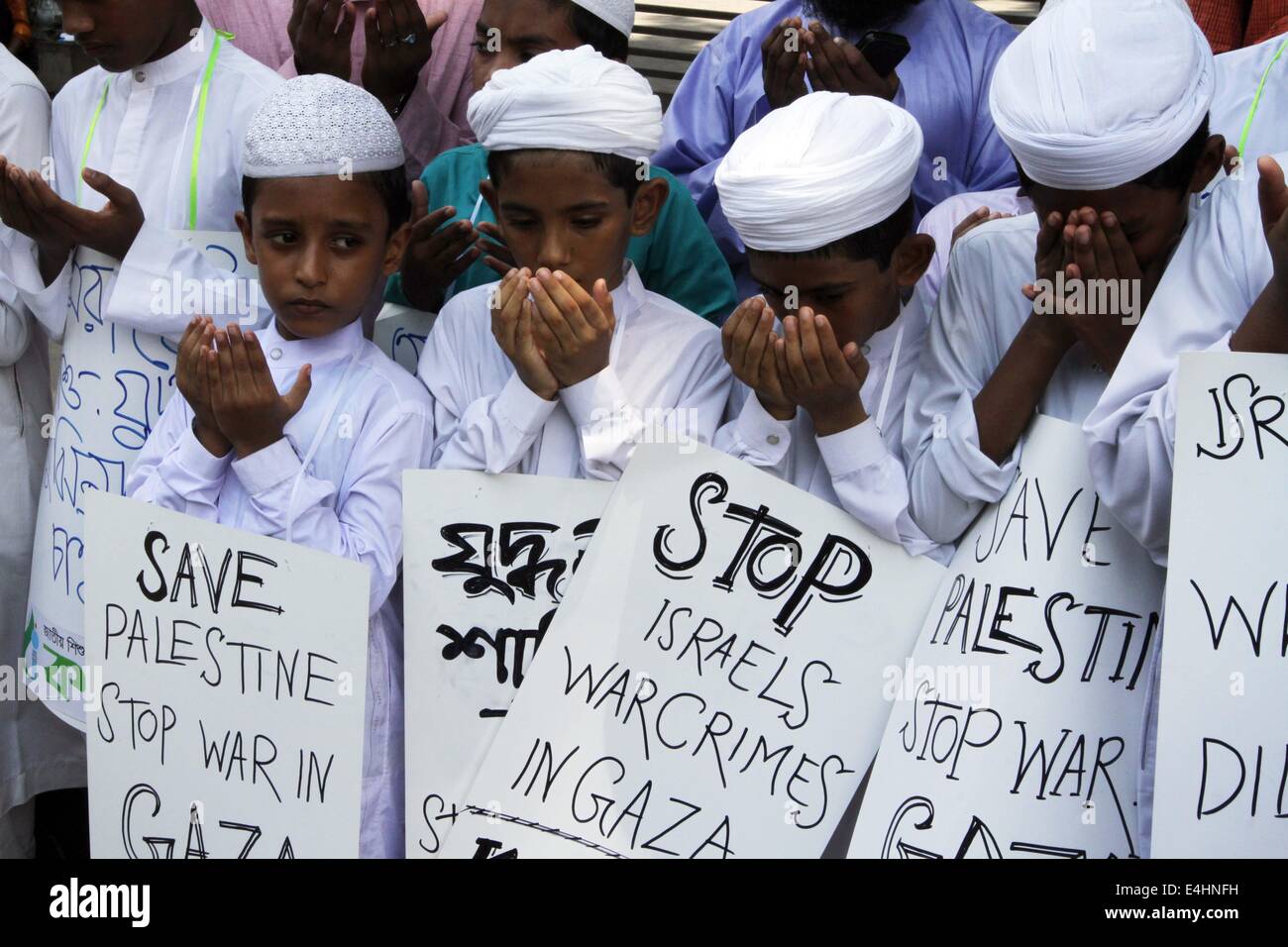 Dhaka, Bangladesh. 12th July, 2014. Members of Kalarab, a youth ...
