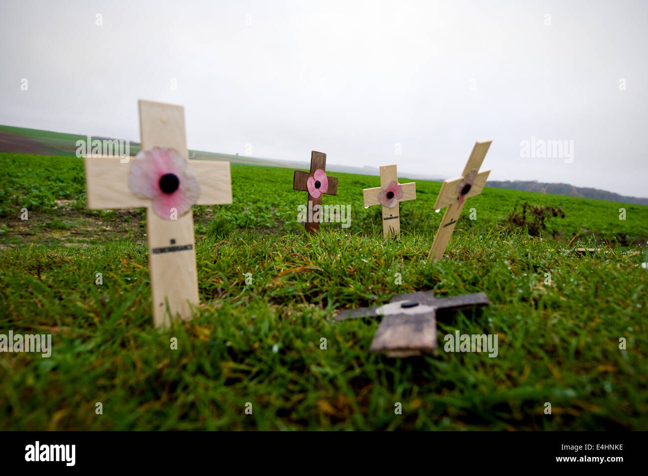 ‪Remembrance cross‬es in a field near the Lochnagar Crater Stock Photo ...