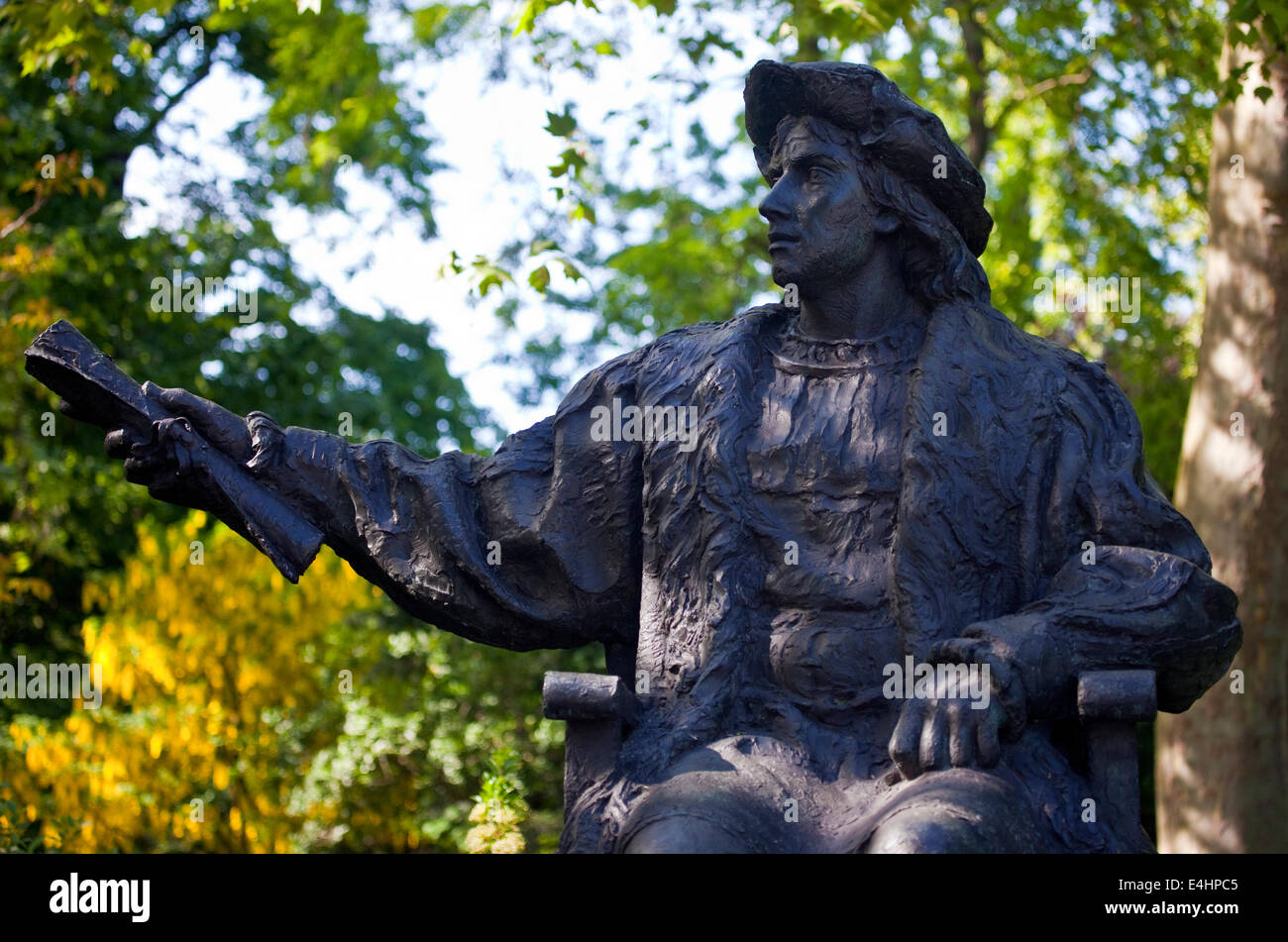 A statue of explorer Christopher Columbus in London Stock Photo - Alamy
