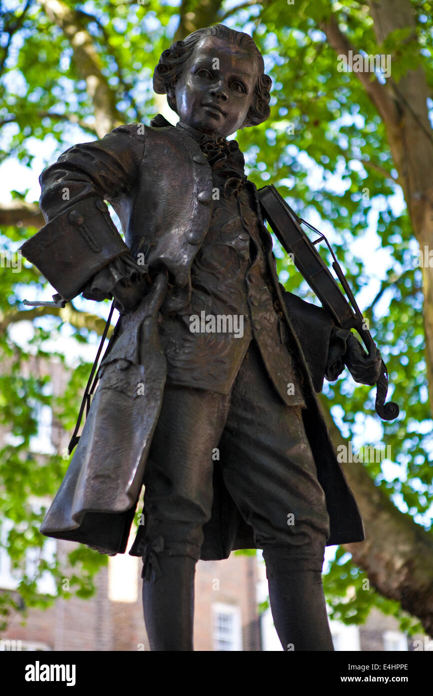 Composer statues hi-res stock photography and images - Alamy