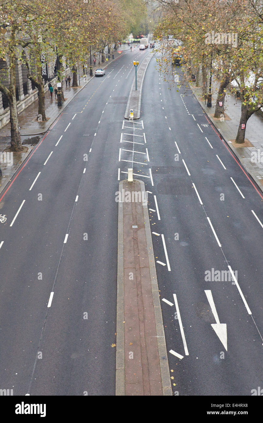 The road embankment hi-res stock photography and images - Alamy
