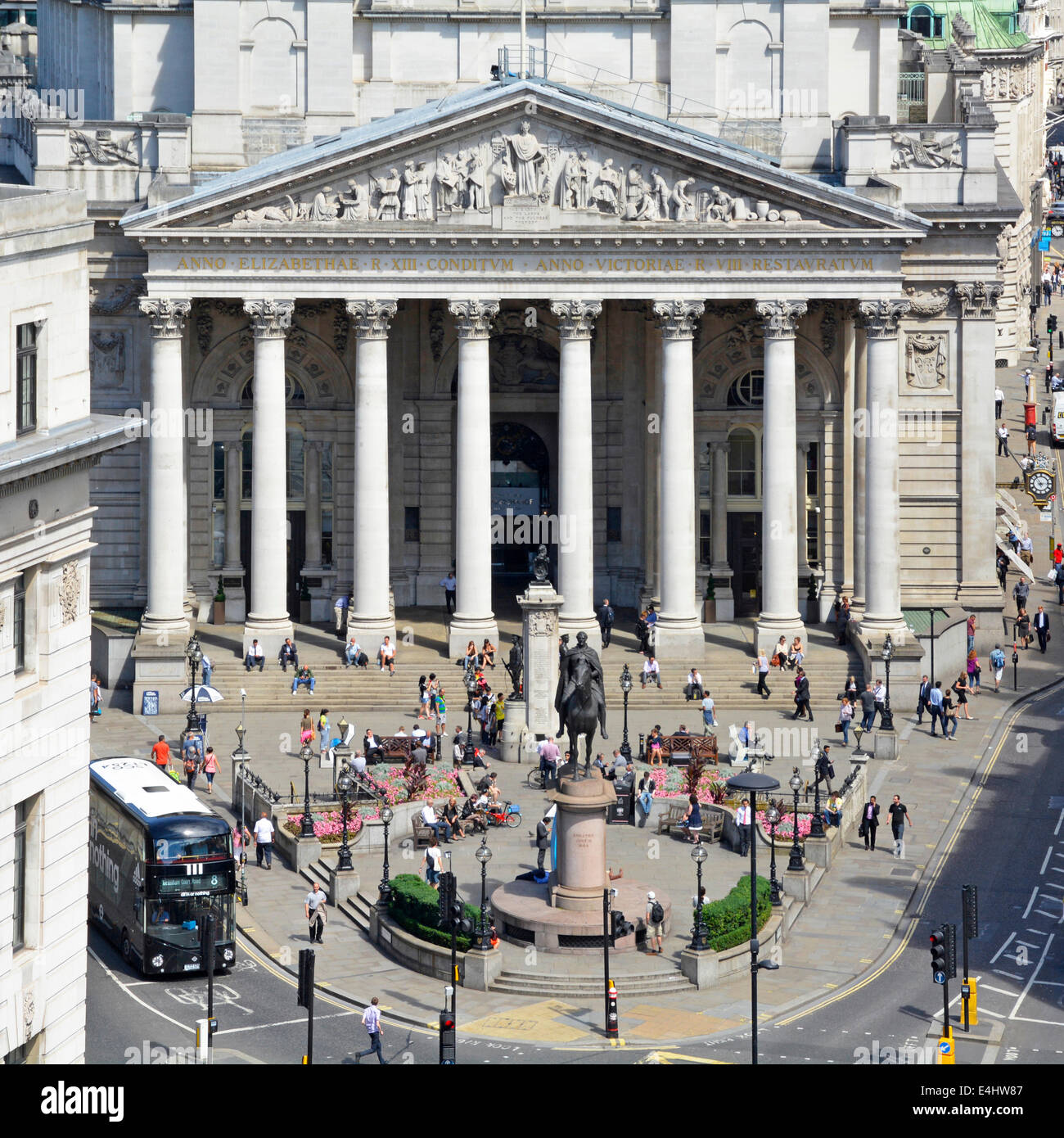 Threadneedle street london pedestrians hi-res stock photography and ...