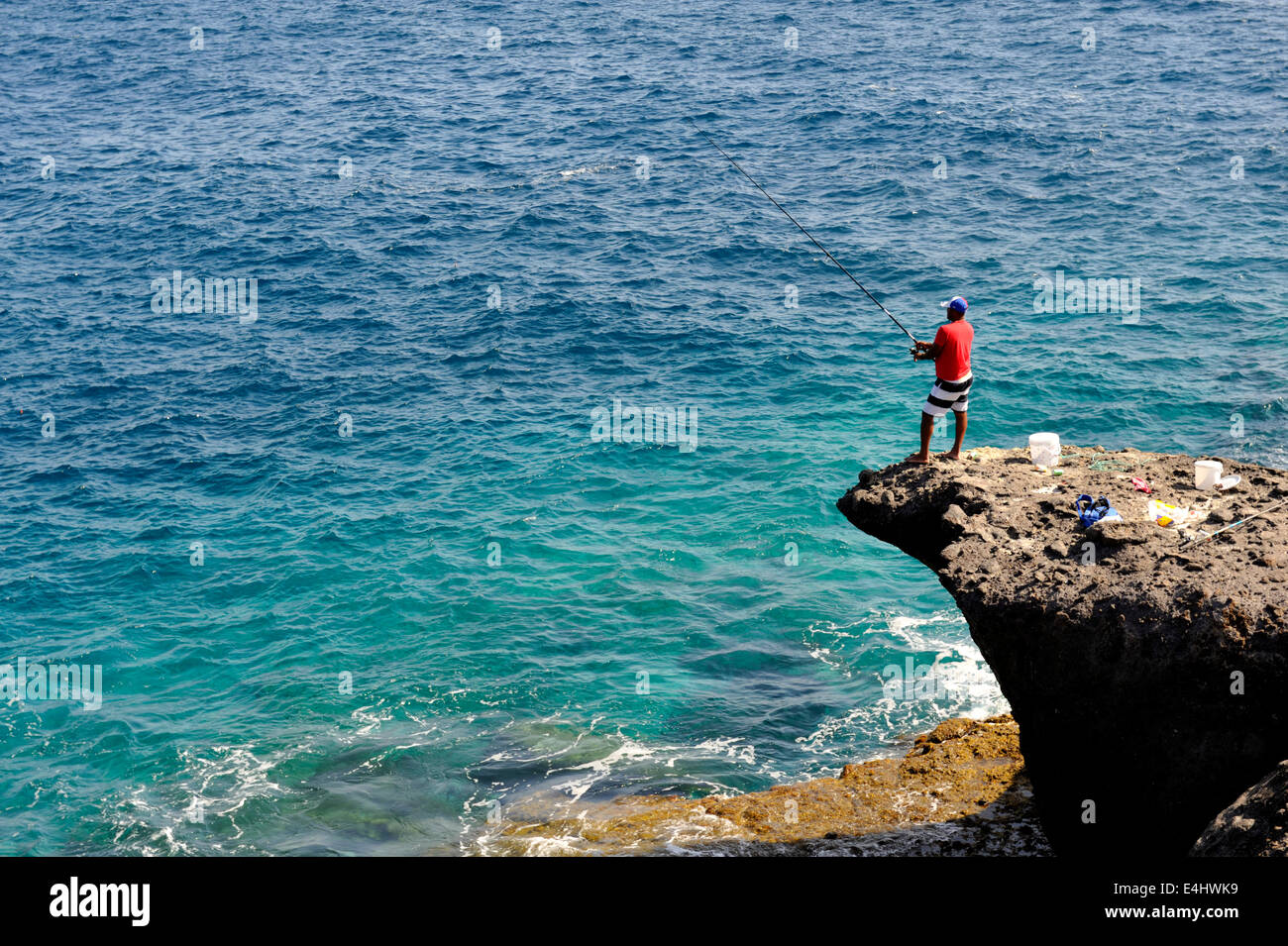 Rock outcrop in sea hi-res stock photography and images - Alamy