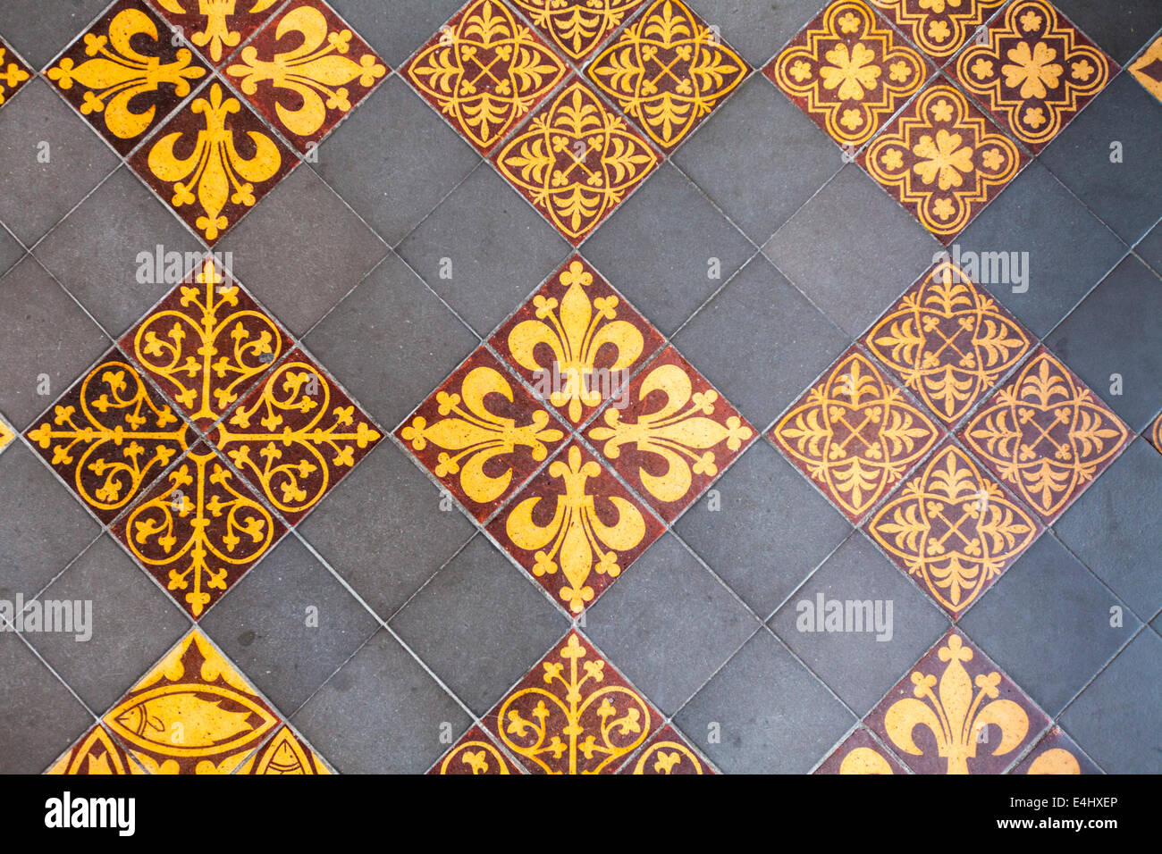 Medieval floor tiles hi-res stock photography and images - Alamy