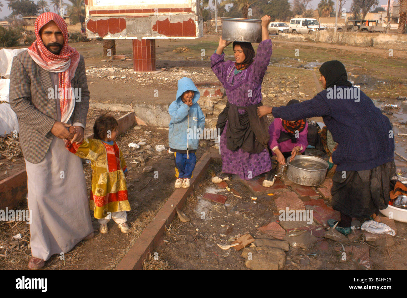 Army patrol poverty hi-res stock photography and images - Alamy